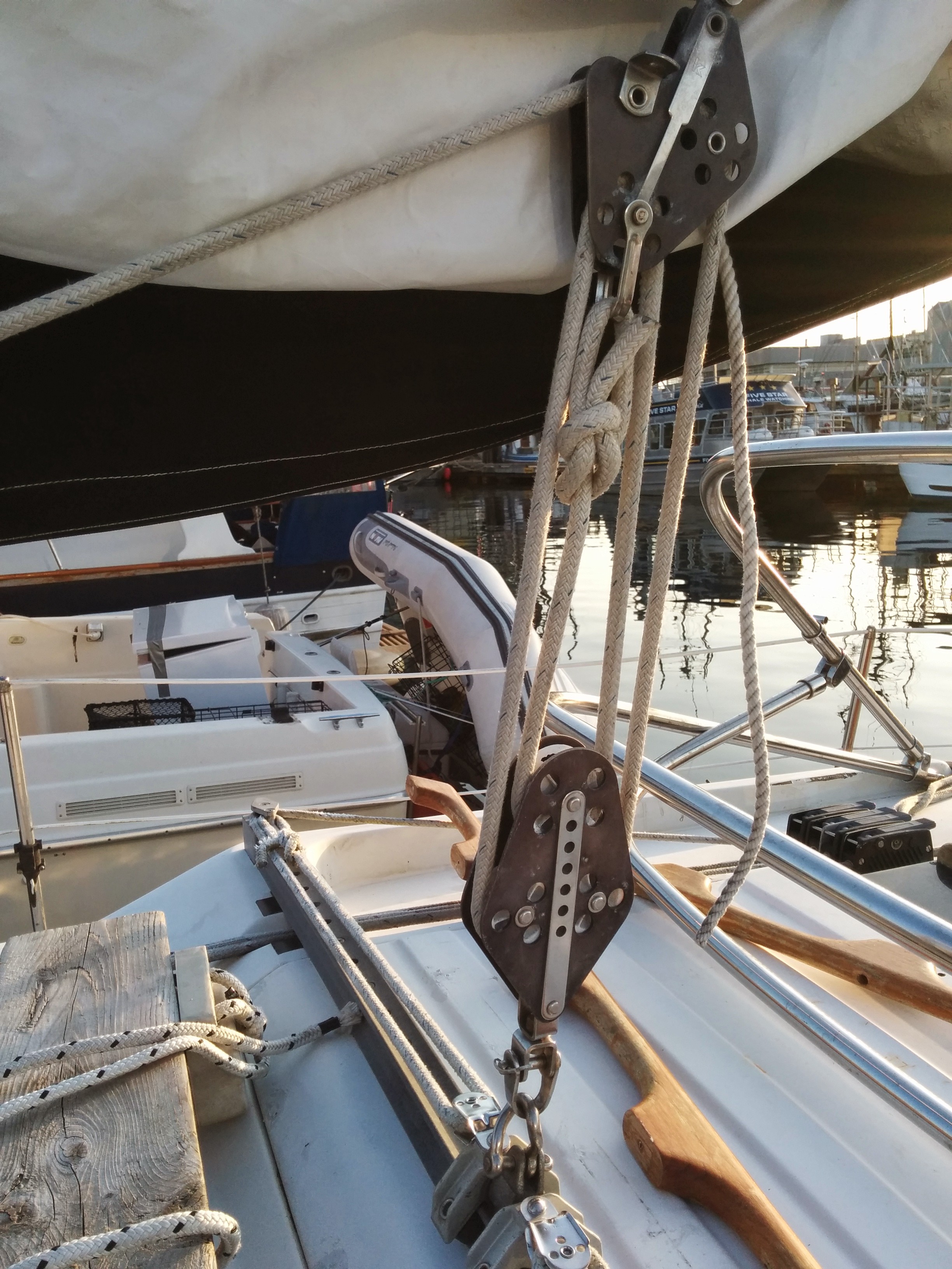 Redoing the main sheet block system - Sail Dive Fish